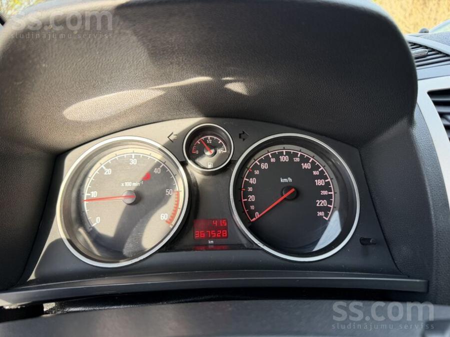 Black Opel Zafira 2008 in Saldus, with an engine capacity of 1.90 L and mileage of 368 thousand km for 1950 €, photo 27 on AUTOMOTO.COM.LV