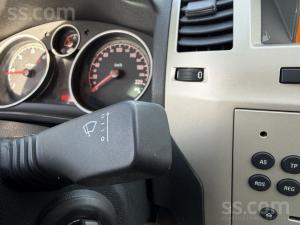 Black Opel Zafira 2008 in Saldus, with an engine capacity of 1.90 L and mileage of 368 thousand km for 1950 €, photo 32 on AUTOMOTO.COM.LV