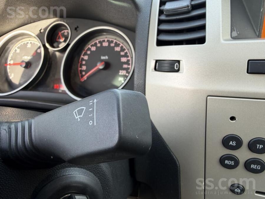 Black Opel Zafira 2008 in Saldus, with an engine capacity of 1.90 L and mileage of 368 thousand km for 1950 €, photo 32 on AUTOMOTO.COM.LV