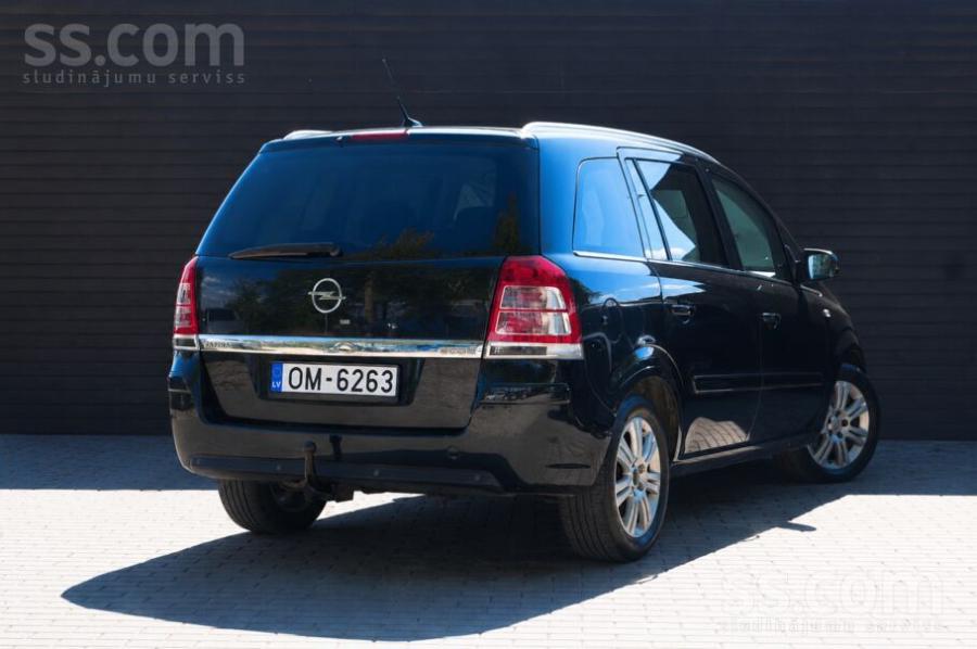 Black Opel Zafira 2008 in Riga, with an engine capacity of 1.70 L and mileage of 216 thousand km for 4690 €, photo 4 on AUTOMOTO.COM.LV