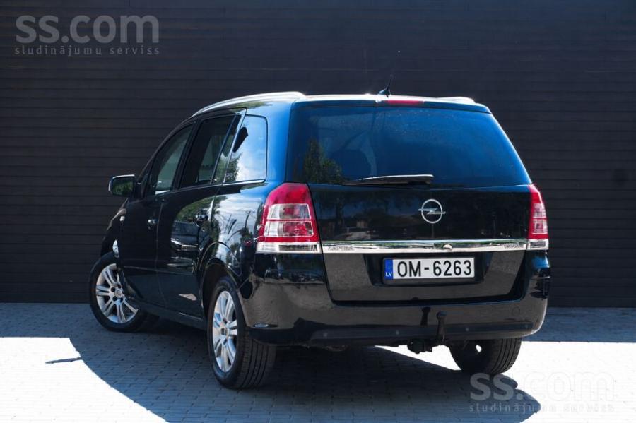 Black Opel Zafira 2008 in Riga, with an engine capacity of 1.70 L and mileage of 216 thousand km for 4690 €, photo 5 on AUTOMOTO.COM.LV