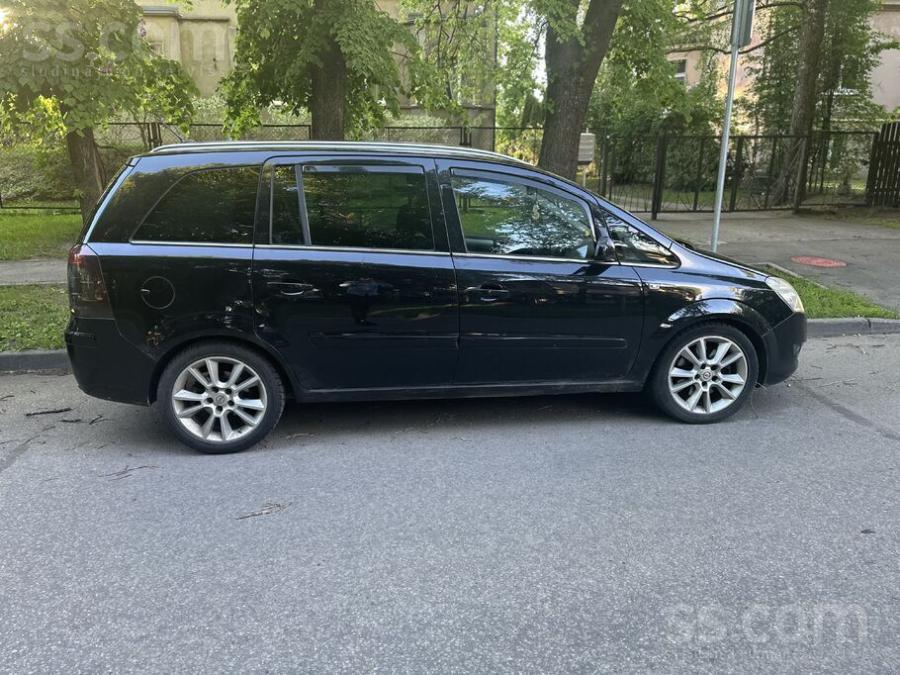 Melns Opel Zafira 2008 Rīga, ar dzinēja tilpumu 1.90 L un nobraukumu 301 tūkst. km par 2500 €, foto 3 vietnē AUTOMOTO.COM.LV
