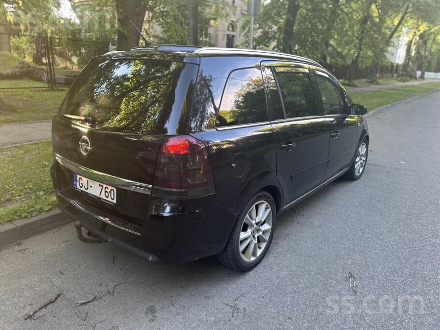Melns Opel Zafira 2008 Rīga, ar dzinēja tilpumu 1.90 L un nobraukumu 301 tūkst. km par 2500 €, foto 4 vietnē AUTOMOTO.COM.LV