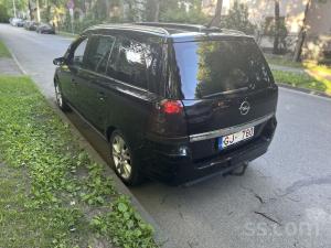 Melns Opel Zafira 2008 Rīga, ar dzinēja tilpumu 1.90 L un nobraukumu 301 tūkst. km par 2500 €, foto 6 vietnē AUTOMOTO.COM.LV