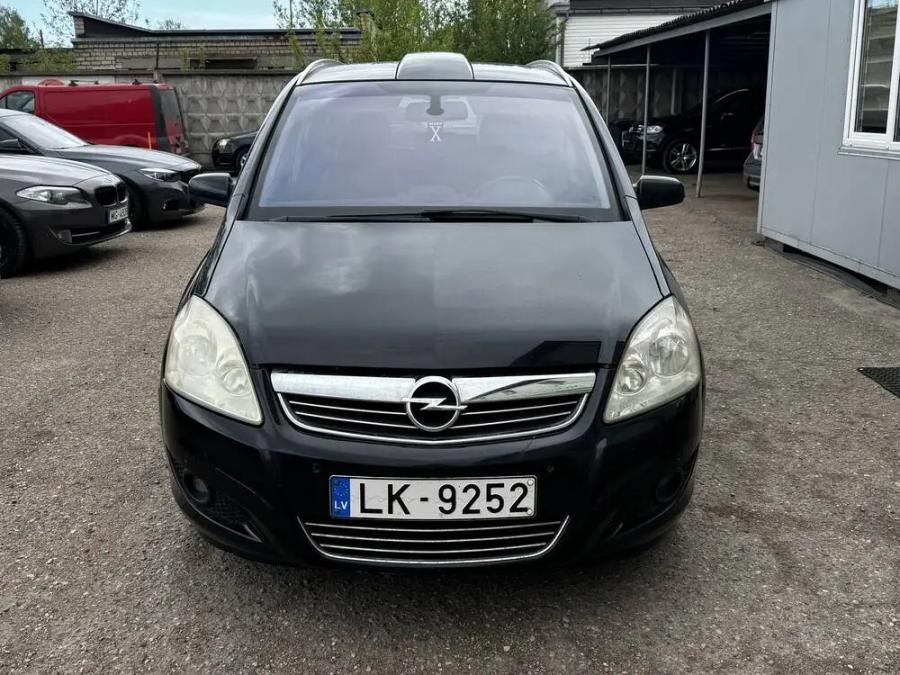 Melns Opel Zafira 2008 Daugavpils, ar dzinēja tilpumu 1.90 L un nobraukumu 291 tūkst. km par 1690 €, foto 3 vietnē AUTOMOTO.COM.LV