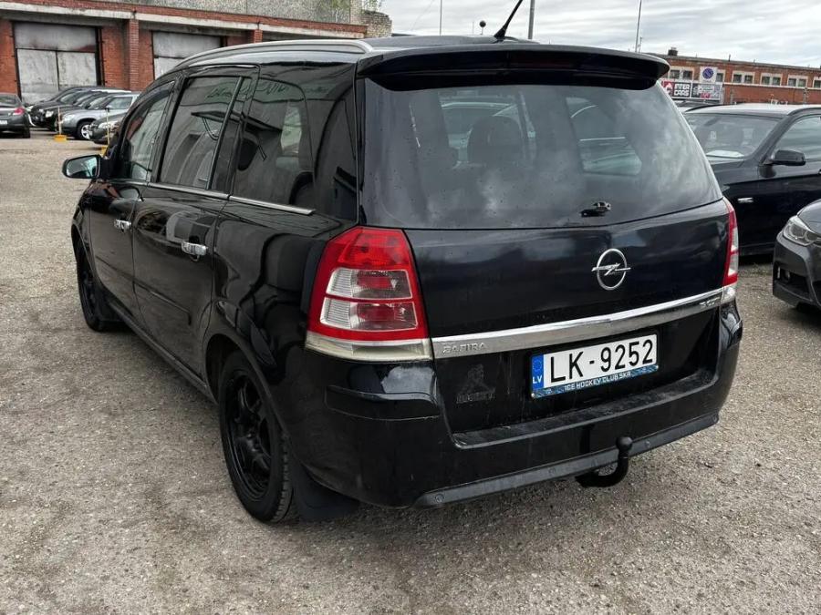 Melns Opel Zafira 2008 Daugavpils, ar dzinēja tilpumu 1.90 L un nobraukumu 291 tūkst. km par 1690 €, foto 5 vietnē AUTOMOTO.COM.LV