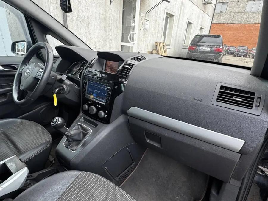 Melns Opel Zafira 2008 Daugavpils, ar dzinēja tilpumu 1.90 L un nobraukumu 291 tūkst. km par 1690 €, foto 10 vietnē AUTOMOTO.COM.LV