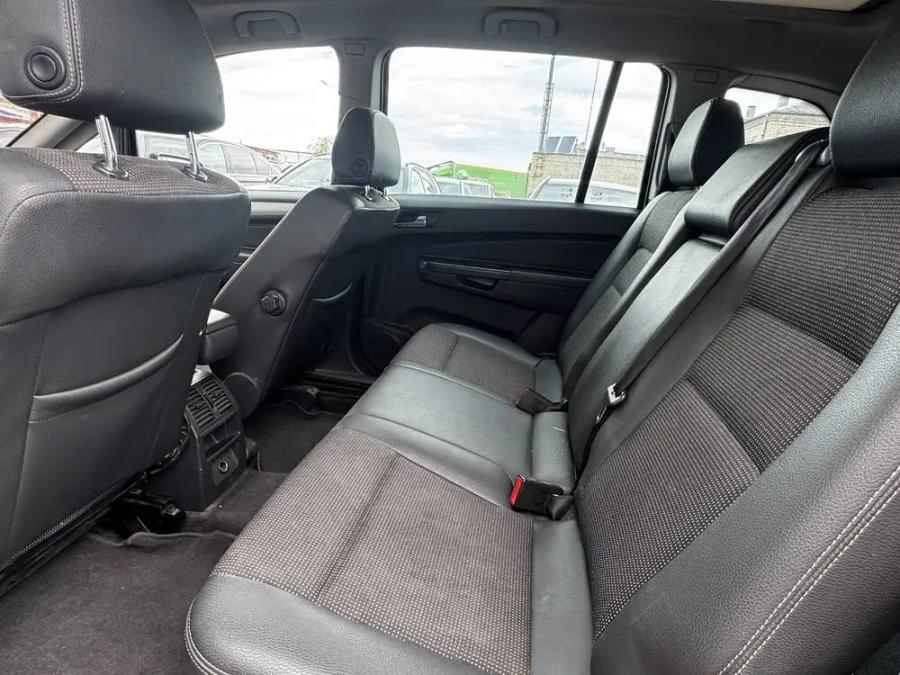 Melns Opel Zafira 2008 Daugavpils, ar dzinēja tilpumu 1.90 L un nobraukumu 291 tūkst. km par 1690 €, foto 16 vietnē AUTOMOTO.COM.LV