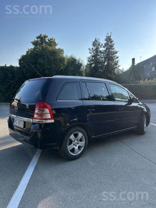 Black Opel Zafira 2008 in Bauska, with an engine capacity of 1.70 L and mileage of 350 thousand km for 2200 €, photo 3 on AUTOMOTO.COM.LV