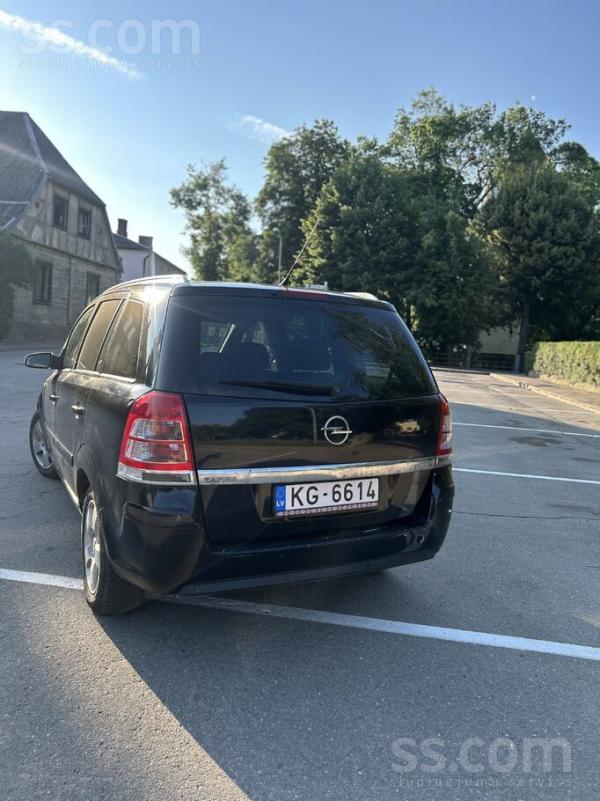 Black Opel Zafira 2008 in Bauska, with an engine capacity of 1.70 L and mileage of 350 thousand km for 2200 €, photo 4 on AUTOMOTO.COM.LV