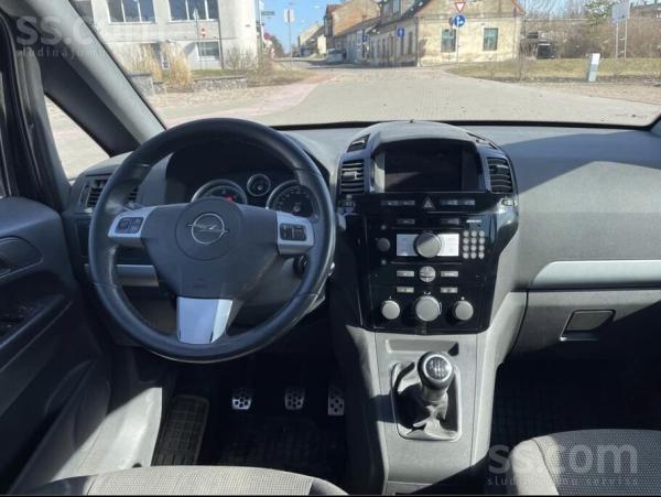 Black Opel Zafira 2008 in Bauska, with an engine capacity of 1.70 L and mileage of 350 thousand km for 2200 €, photo 7 on AUTOMOTO.COM.LV