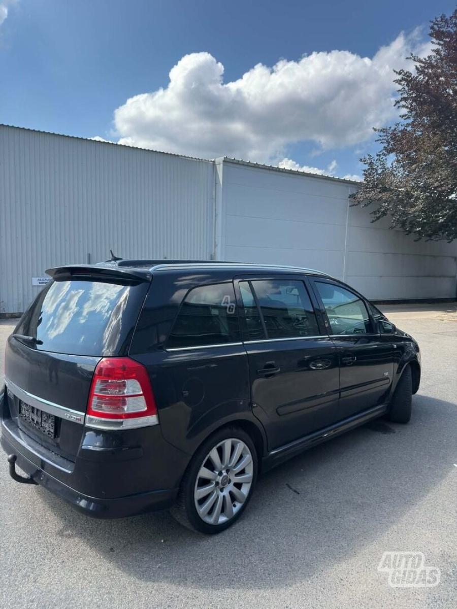 Melns Opel Zafira 2008 Viļņa, ar dzinēja tilpumu 1.90 L un nobraukumu 300 tūkst. km par 2600 €, foto 3 vietnē AUTOMOTO.COM.LV