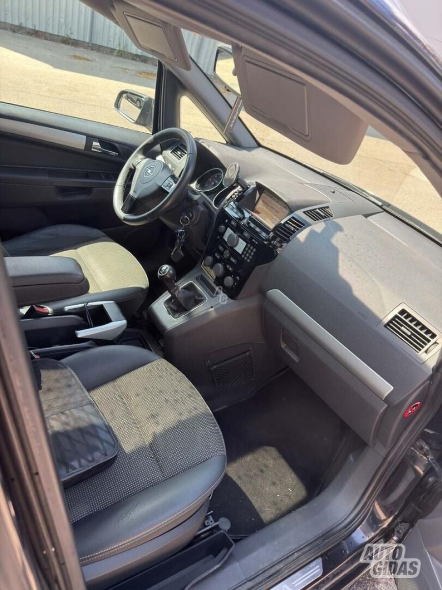 Melns Opel Zafira 2008 Viļņa, ar dzinēja tilpumu 1.90 L un nobraukumu 300 tūkst. km par 2600 €, foto 13 vietnē AUTOMOTO.COM.LV