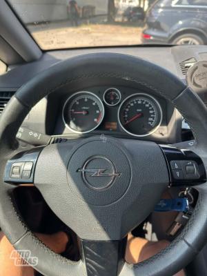 Melns Opel Zafira 2008 Viļņa, ar dzinēja tilpumu 1.90 L un nobraukumu 300 tūkst. km par 2600 €, foto 21 vietnē AUTOMOTO.COM.LV
