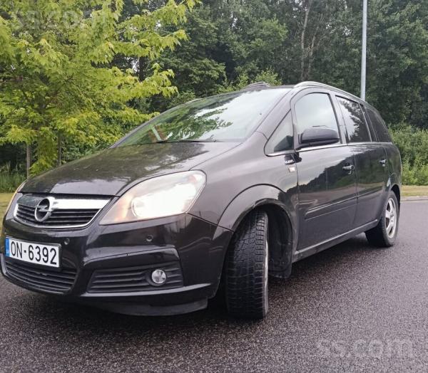 Black Opel Zafira 2008 in Jelgava, with an engine capacity of 1.90 L and mileage of 274 thousand km for 1550 €, photo 3 on AUTOMOTO.COM.LV