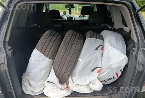 Black Opel Zafira 2008 in Jelgava, with an engine capacity of 1.90 L and mileage of 274 thousand km for 1550 €, photo 8 on AUTOMOTO.COM.LV