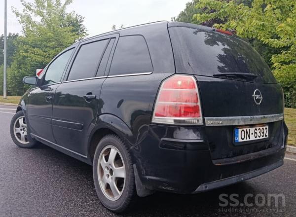 Black Opel Zafira 2008 in Jelgava, with an engine capacity of 1.90 L and mileage of 274 thousand km for 1550 €, photo 9 on AUTOMOTO.COM.LV