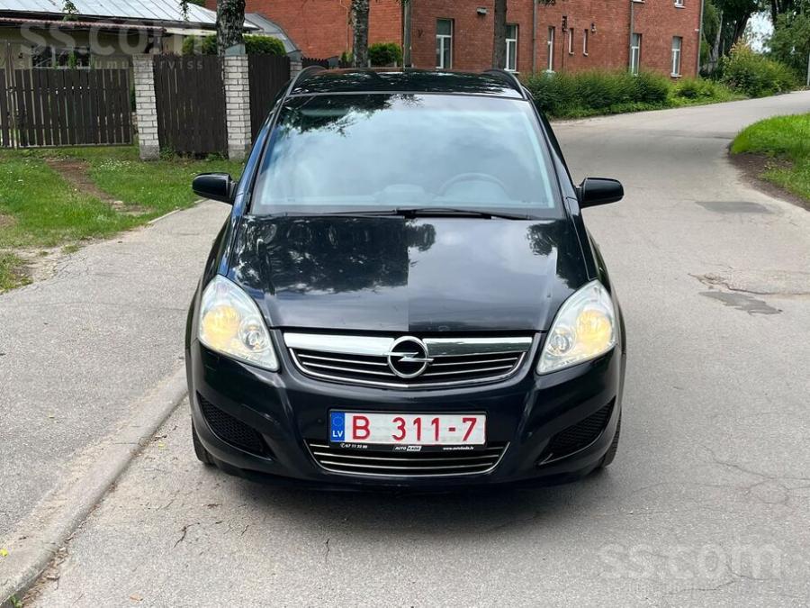Black Opel Zafira 2008 in Riga, with an engine capacity of 1.90 L and mileage of 0 thousand km for 1499 €, photo 9 on AUTOMOTO.COM.LV