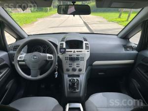 Black Opel Zafira 2008 in Riga, with an engine capacity of 1.90 L and mileage of 0 thousand km for 1499 €, photo 11 on AUTOMOTO.COM.LV