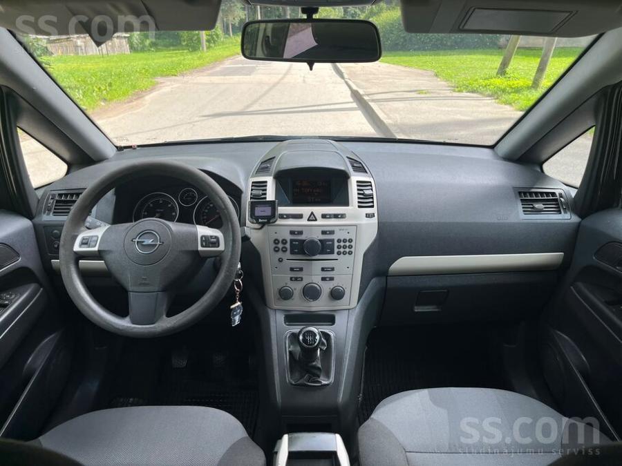 Black Opel Zafira 2008 in Riga, with an engine capacity of 1.90 L and mileage of 0 thousand km for 1499 €, photo 11 on AUTOMOTO.COM.LV