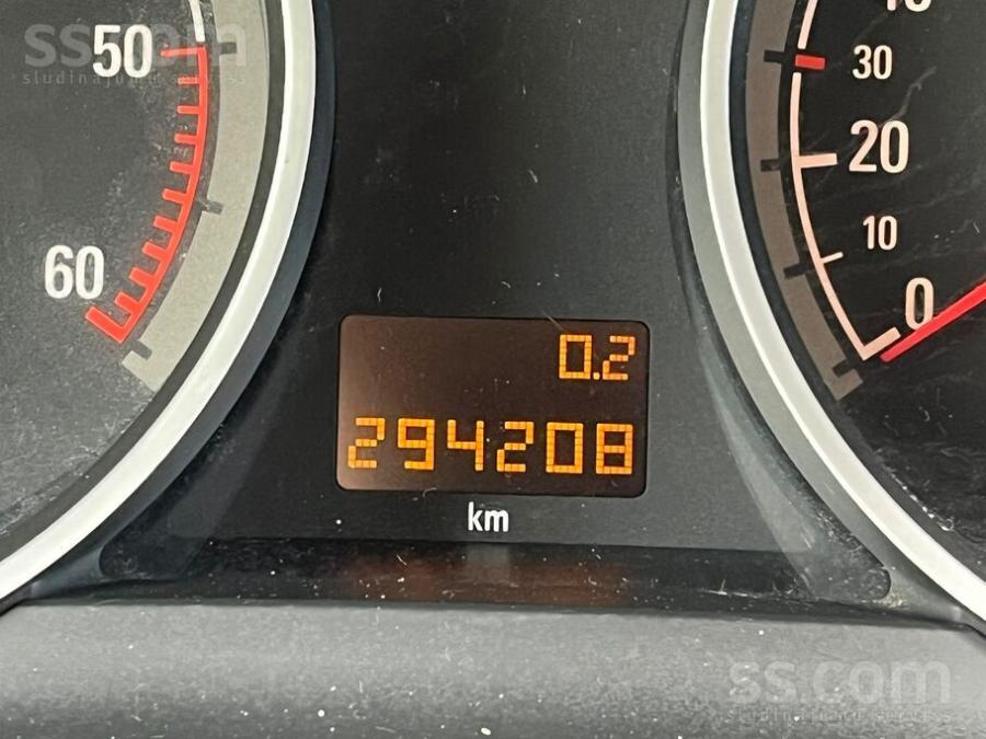 Black Opel Zafira 2008 in Riga, with an engine capacity of 1.90 L and mileage of 0 thousand km for 1499 €, photo 12 on AUTOMOTO.COM.LV