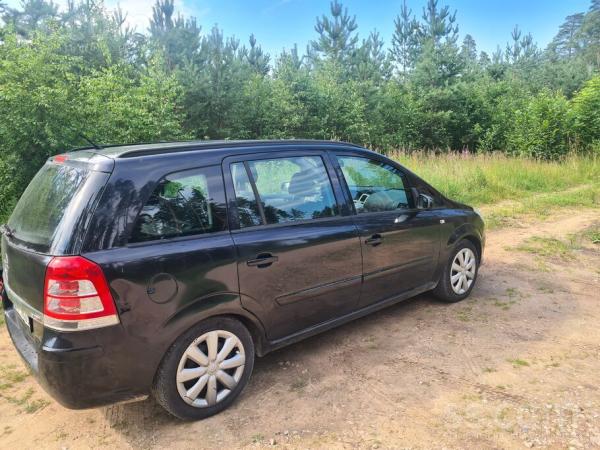 Melns Opel Zafira 2008 Rīga, ar dzinēja tilpumu 1.90 L un nobraukumu 265 tūkst. km par 1700 €, foto 3 vietnē AUTOMOTO.COM.LV