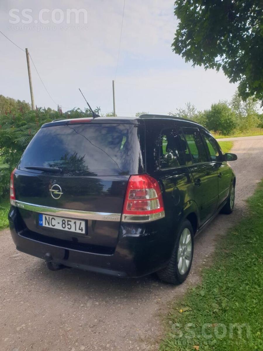 Melns Opel Zafira 2008 Rēzekne, ar dzinēja tilpumu 1.70 L un nobraukumu 365 tūkst. km par 1850 €, foto 5 vietnē AUTOMOTO.COM.LV