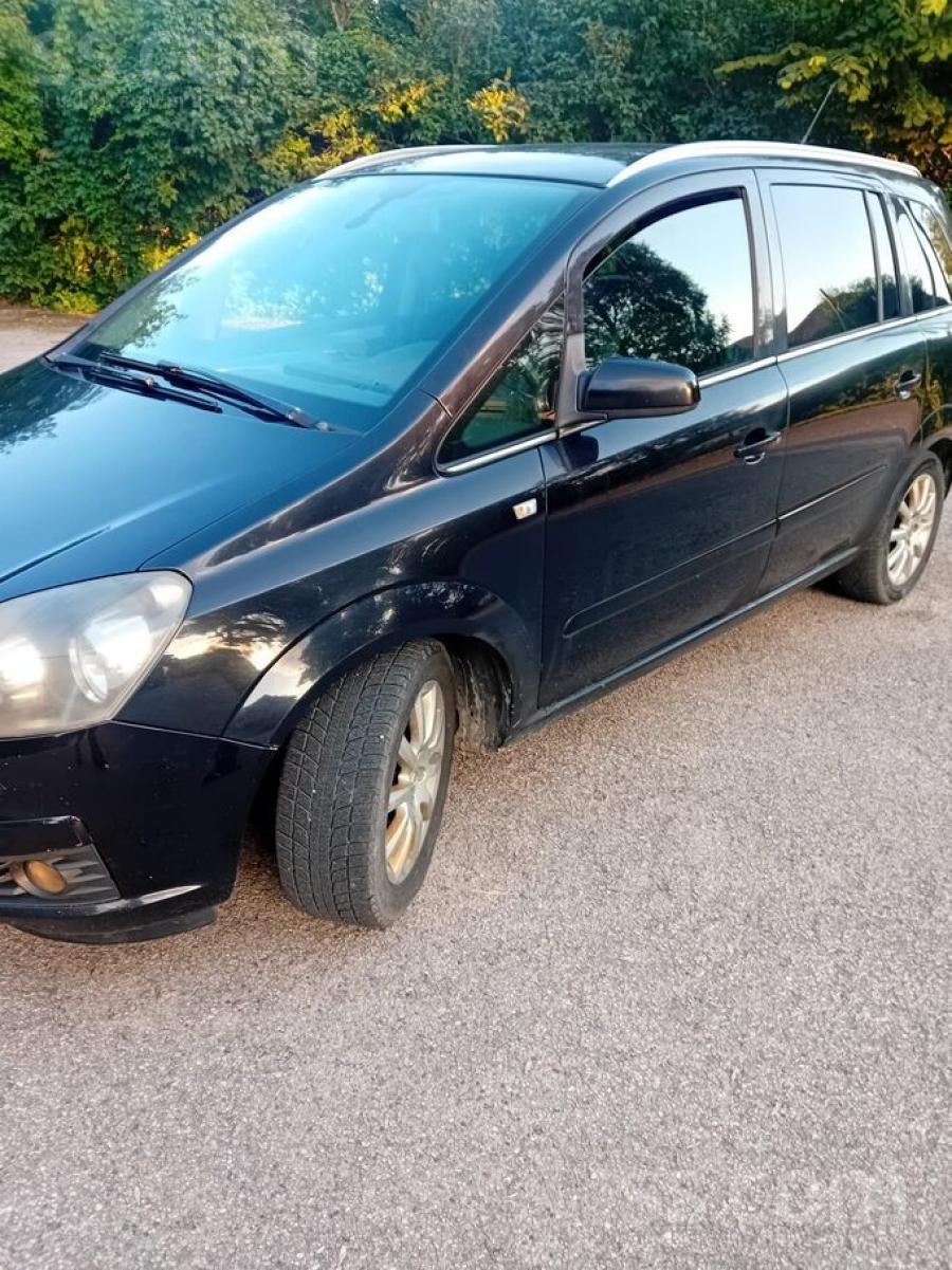 Melns Opel Zafira 2008 Jelgava, ar dzinēja tilpumu 1.90 L un nobraukumu 418 tūkst. km par 1350 €, foto 3 vietnē AUTOMOTO.COM.LV