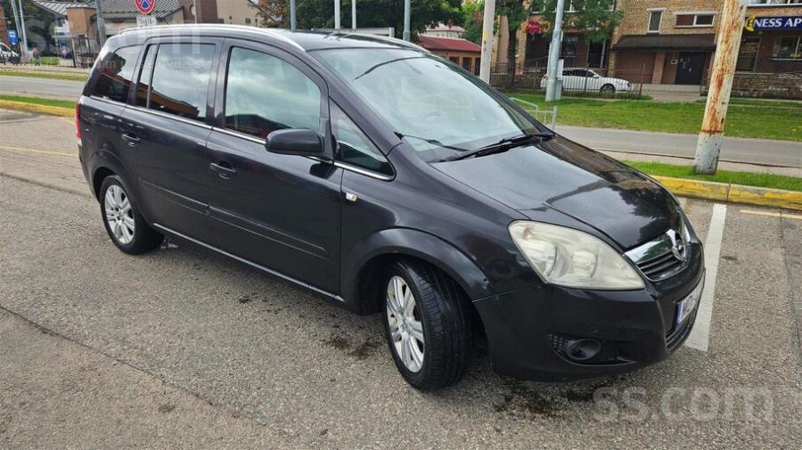 Black Opel Zafira 2008 in Daugavpils, with an engine capacity of 1.90 L and mileage of 325 thousand km for 1450 €, photo 1 on AUTOMOTO.COM.LV
