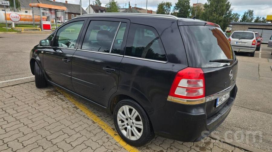 Black Opel Zafira 2008 in Daugavpils, with an engine capacity of 1.90 L and mileage of 325 thousand km for 1450 €, photo 3 on AUTOMOTO.COM.LV