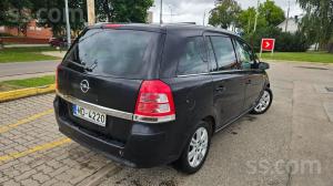 Black Opel Zafira 2008 in Daugavpils, with an engine capacity of 1.90 L and mileage of 325 thousand km for 1450 €, photo 4 on AUTOMOTO.COM.LV