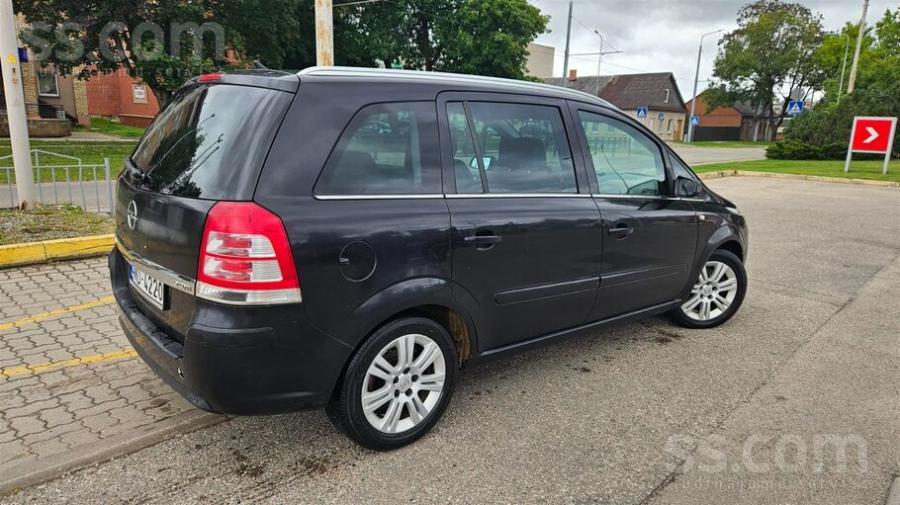 Black Opel Zafira 2008 in Daugavpils, with an engine capacity of 1.90 L and mileage of 325 thousand km for 1450 €, photo 5 on AUTOMOTO.COM.LV