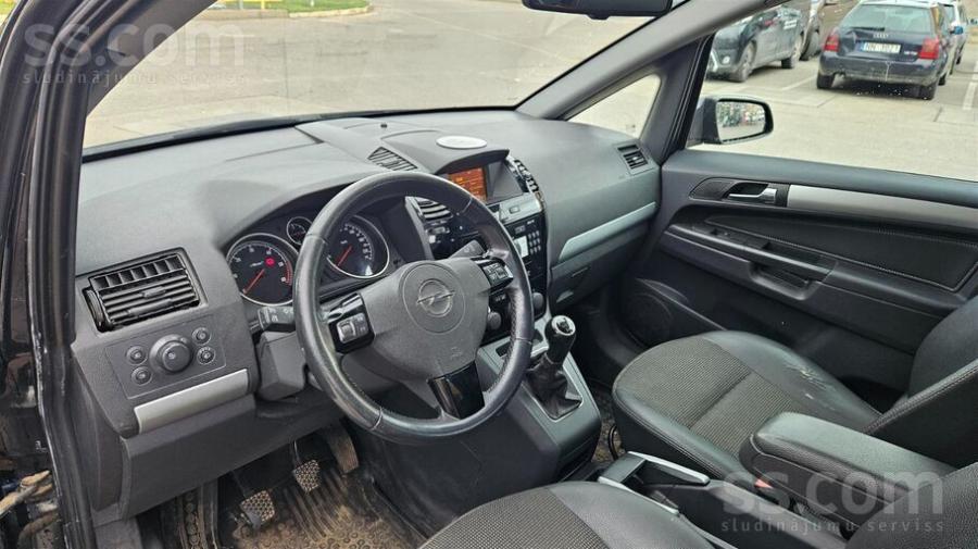 Black Opel Zafira 2008 in Daugavpils, with an engine capacity of 1.90 L and mileage of 325 thousand km for 1450 €, photo 7 on AUTOMOTO.COM.LV