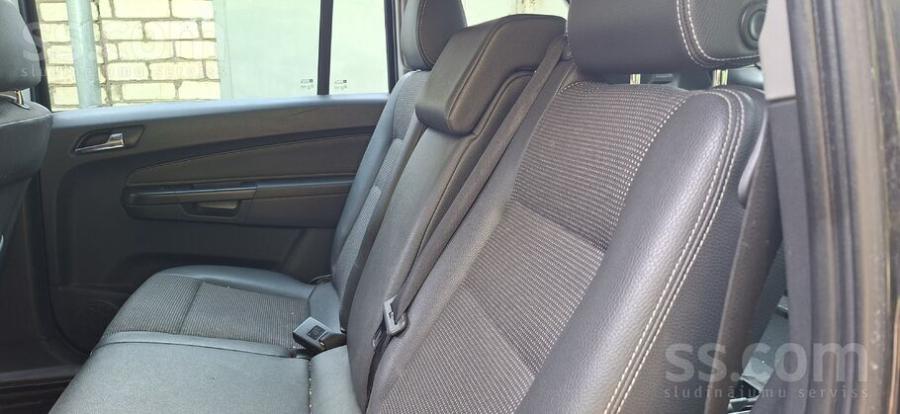 Black Opel Zafira 2008 in Daugavpils, with an engine capacity of 1.90 L and mileage of 325 thousand km for 1450 €, photo 16 on AUTOMOTO.COM.LV