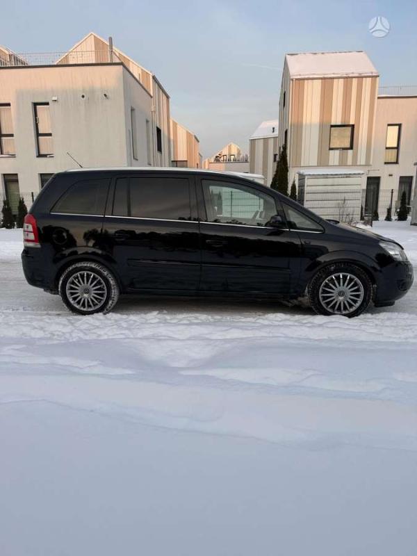 Black Opel Zafira 2009 in Kaunas, with an engine capacity of 1.90 L and mileage of 315 thousand km for 3200 €, photo 6 on AUTOMOTO.COM.LV