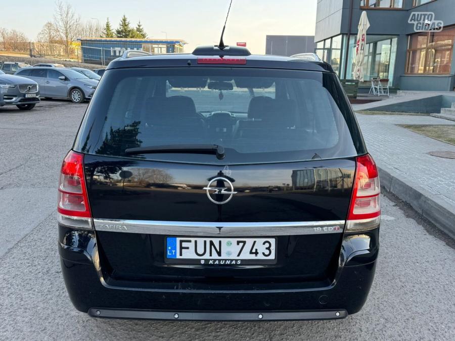 Melns Opel Zafira 2009 Kauņa, ar dzinēja tilpumu 1.90 L un nobraukumu 349 tūkst. km par 2000 €, foto 6 vietnē AUTOMOTO.COM.LV