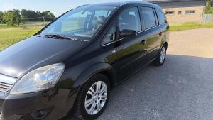 Black Opel Zafira 2009 in Pakruojis, with an engine capacity of 1.70 L and mileage of 293 thousand km for 2450 €, photo  on AUTOMOTO.COM.LV