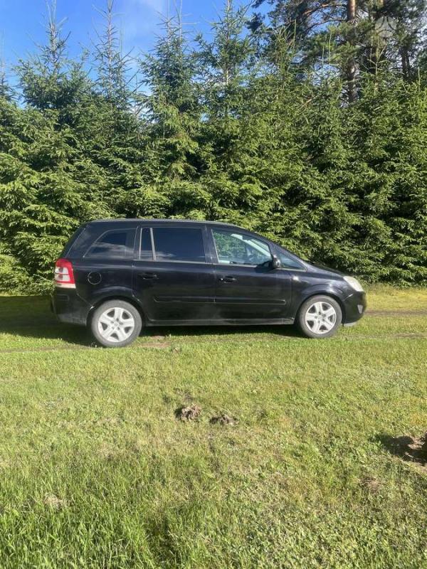 Melns Opel Zafira 2009 Varėna, ar dzinēja tilpumu 1.90 L un nobraukumu 150 tūkst. km par 2600 €, foto 1 vietnē AUTOMOTO.COM.LV