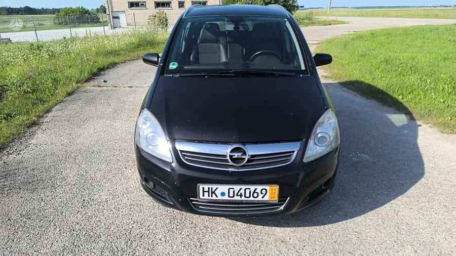 Black Opel Zafira 2009 in Pakruojis, with an engine capacity of 1.69 L and mileage of 272 thousand km for 2400 €, photo 3 on AUTOMOTO.COM.LV