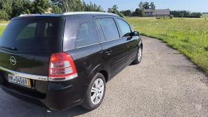 Black Opel Zafira 2009 in Pakruojis, with an engine capacity of 1.69 L and mileage of 272 thousand km for 2400 €, photo 5 on AUTOMOTO.COM.LV