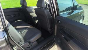 Black Opel Zafira 2009 in Pakruojis, with an engine capacity of 1.69 L and mileage of 272 thousand km for 2400 €, photo 9 on AUTOMOTO.COM.LV