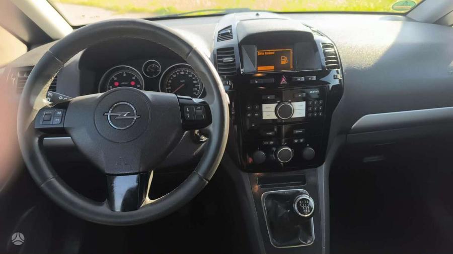 Black Opel Zafira 2009 in Pakruojis, with an engine capacity of 1.69 L and mileage of 272 thousand km for 2400 €, photo 12 on AUTOMOTO.COM.LV