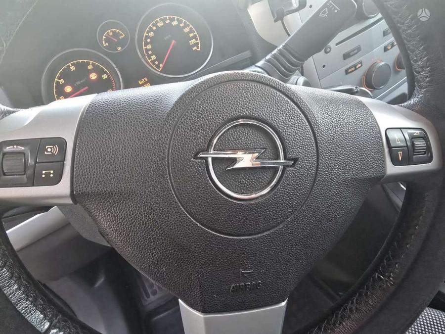 Melns Opel Zafira 2009 Marijampole, ar dzinēja tilpumu 1.69 L un nobraukumu 263 tūkst. km par 2850 €, foto 20 vietnē AUTOMOTO.COM.LV