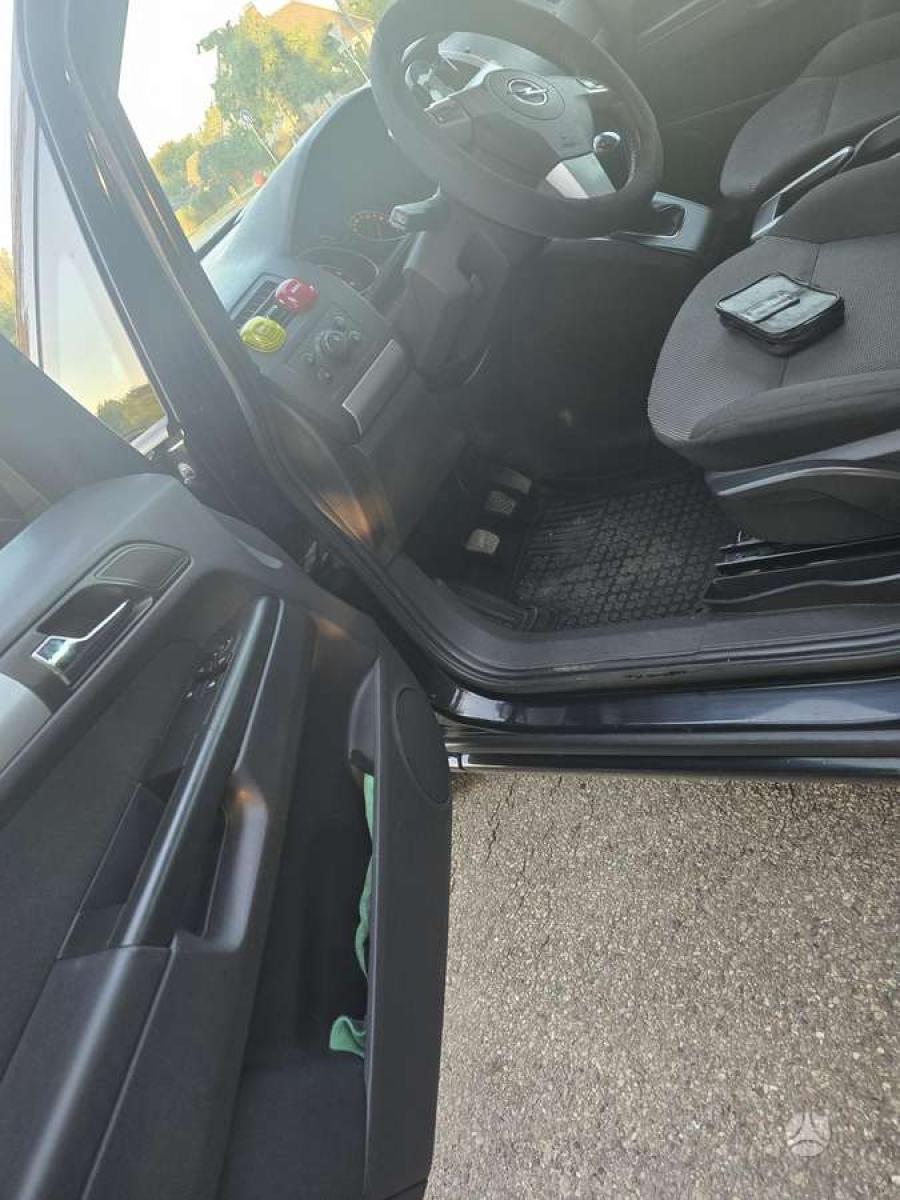 Melns Opel Zafira 2009 Marijampole, ar dzinēja tilpumu 1.69 L un nobraukumu 263 tūkst. km par 2850 €, foto 21 vietnē AUTOMOTO.COM.LV