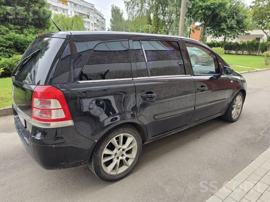 Black Opel Zafira 2009 in Bauska, with an engine capacity of 1.90 L and mileage of 321 thousand km for 2000 €, photo 3 on AUTOMOTO.COM.LV