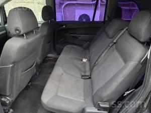 Black Opel Zafira 2009 in Bauska, with an engine capacity of 1.90 L and mileage of 321 thousand km for 2000 €, photo 8 on AUTOMOTO.COM.LV
