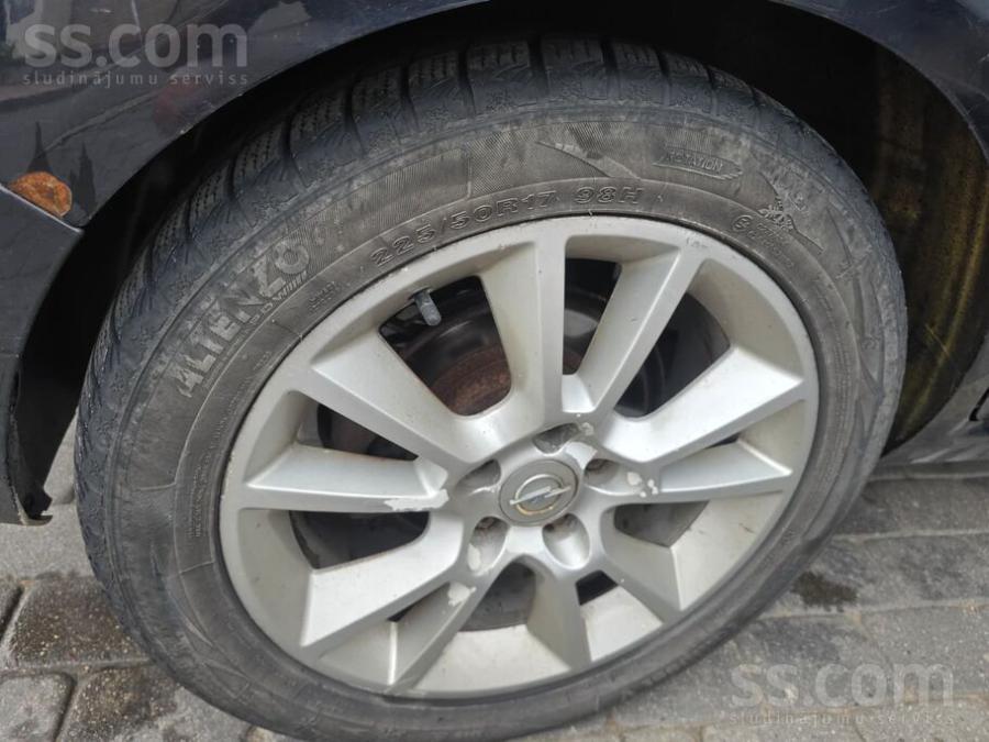 Black Opel Zafira 2009 in Bauska, with an engine capacity of 1.90 L and mileage of 321 thousand km for 2000 €, photo 12 on AUTOMOTO.COM.LV