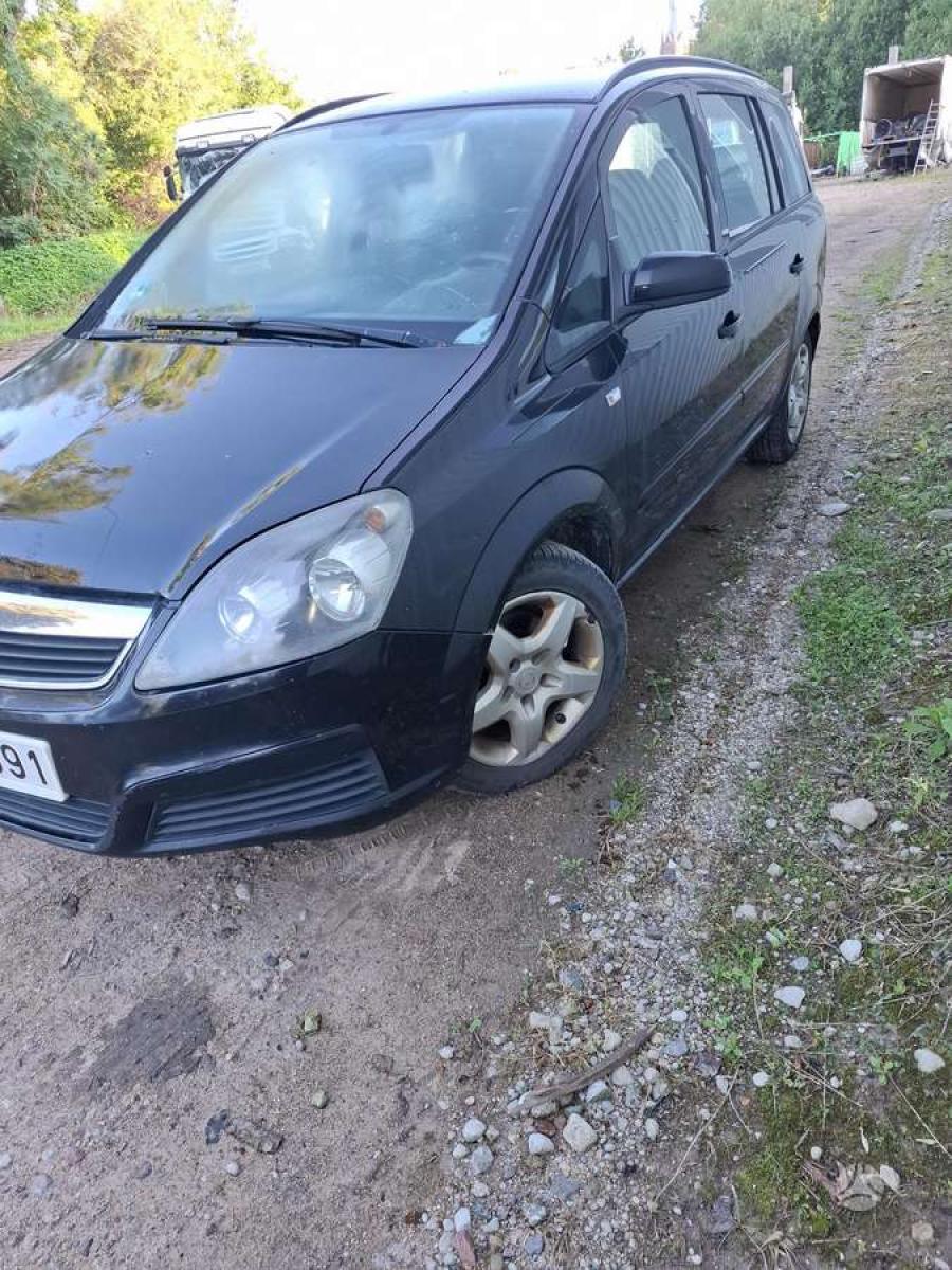 Black Opel Zafira 2009 in Klaipeda, with an engine capacity of 1.91 L and mileage of 255 thousand km for 1840 €, photo 5 on AUTOMOTO.COM.LV
