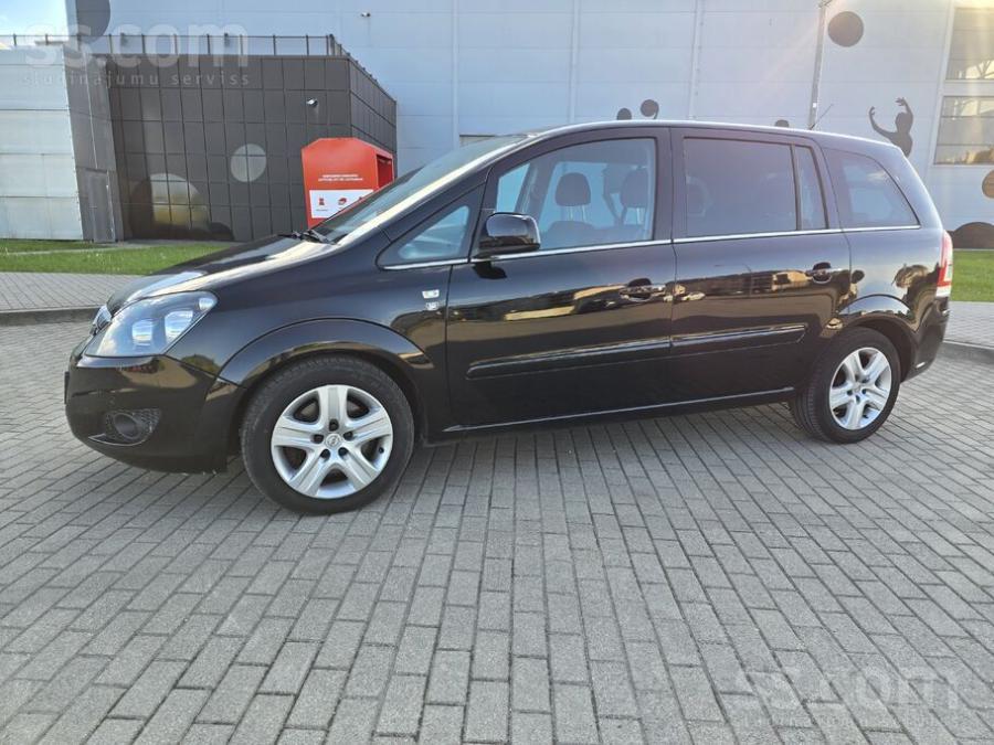 Black Opel Zafira 2010 in Riga, with an engine capacity of 1.70 L and mileage of 345 thousand km for 3000 €, photo 2 on AUTOMOTO.COM.LV