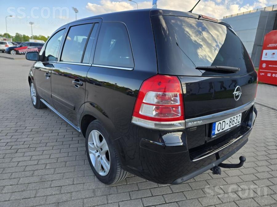 Black Opel Zafira 2010 in Riga, with an engine capacity of 1.70 L and mileage of 345 thousand km for 3000 €, photo 4 on AUTOMOTO.COM.LV